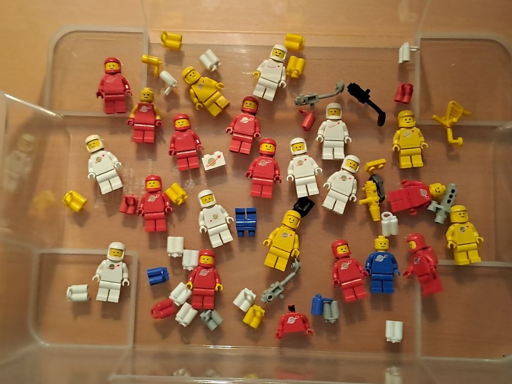 Lego Classic Space Figuren ab 1Fr. Versand möglich (Gebraucht) in ...