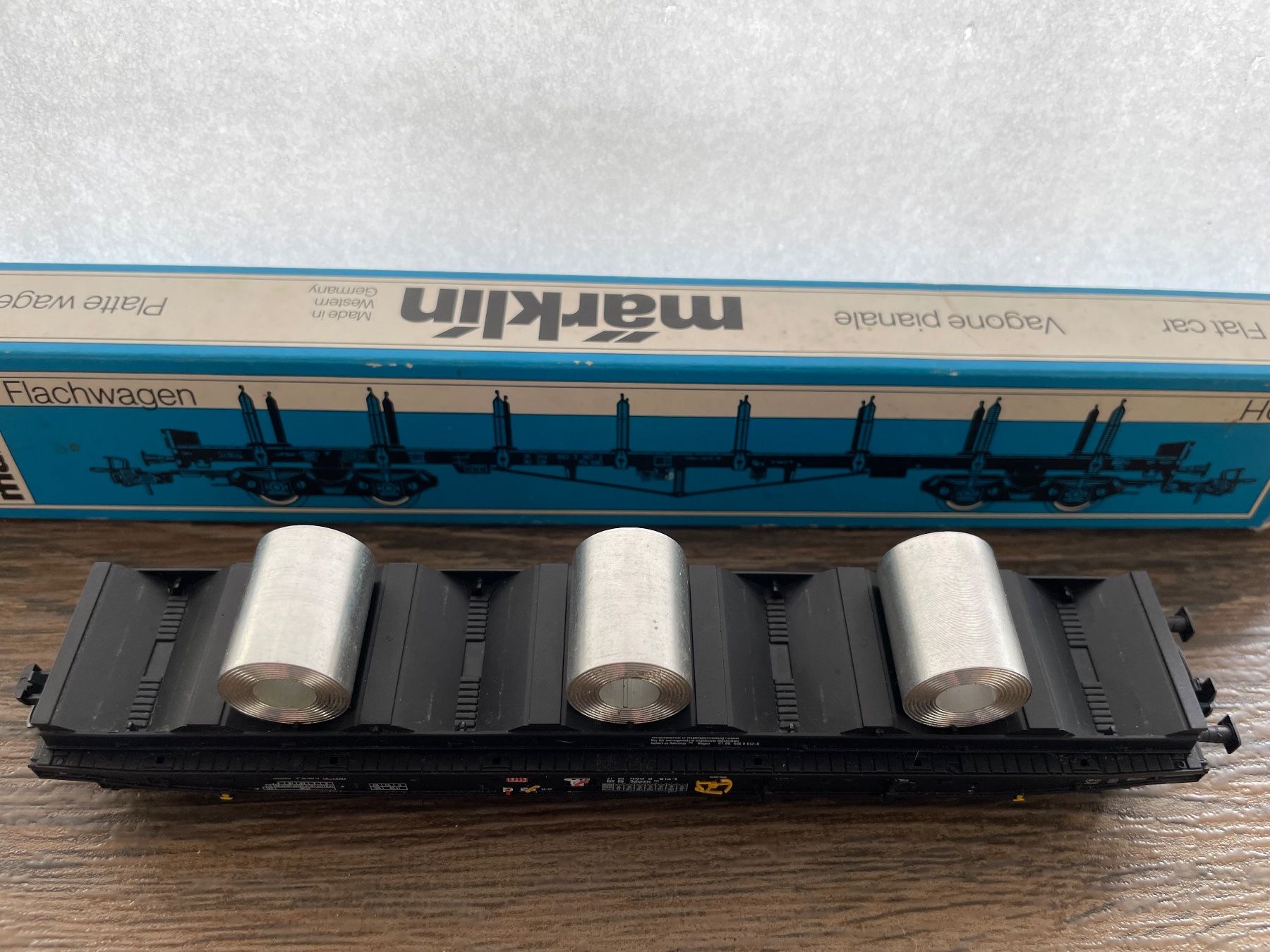Märklin HO 6-achsiger Flachwagen mit Rollen (Gebraucht) in Rorschach ...