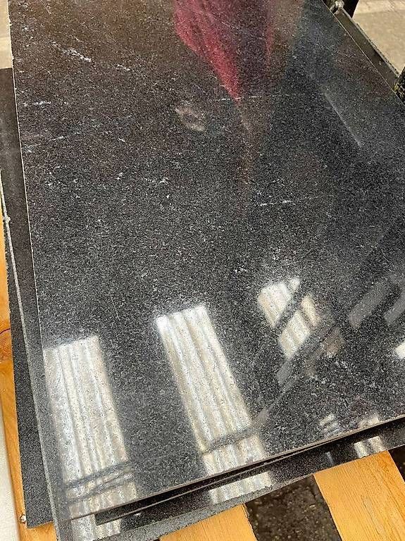 Dalle intérieur en granit noir intense 60x40x1.6 cm (lot 2) (Neuf (Voir ...
