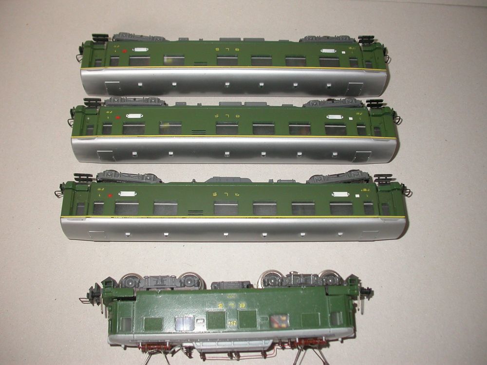 TRIX Express BLS Zug Ae 4/4 mit drei Personenwagen (Gebraucht) in ...