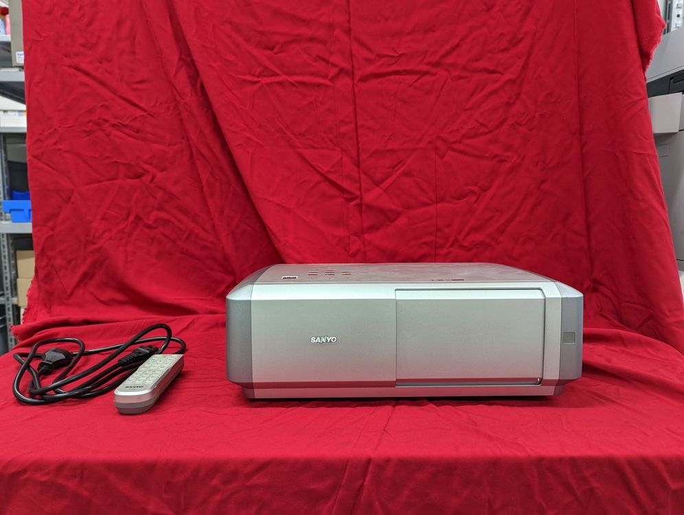Sanyo PLV - Z4 Beamer | Kaufen auf Ricardo
