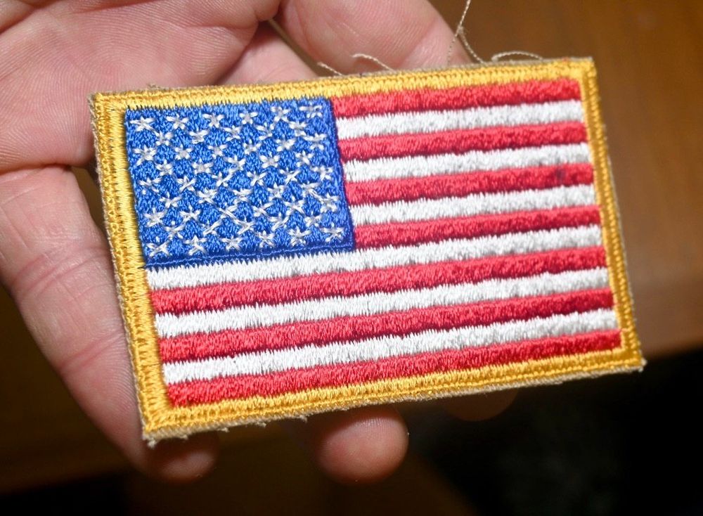 älterer USA Flagge Aufnäher mit gelber Umrandung (Gebraucht) in Pfaffhausen für CHF 4 – mit ...