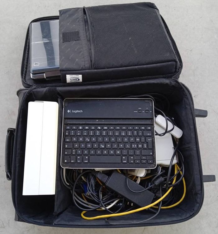 Laptop und ganzen Koffer voll PC-Zubehör - Storage Wars (Gebraucht) in ...
