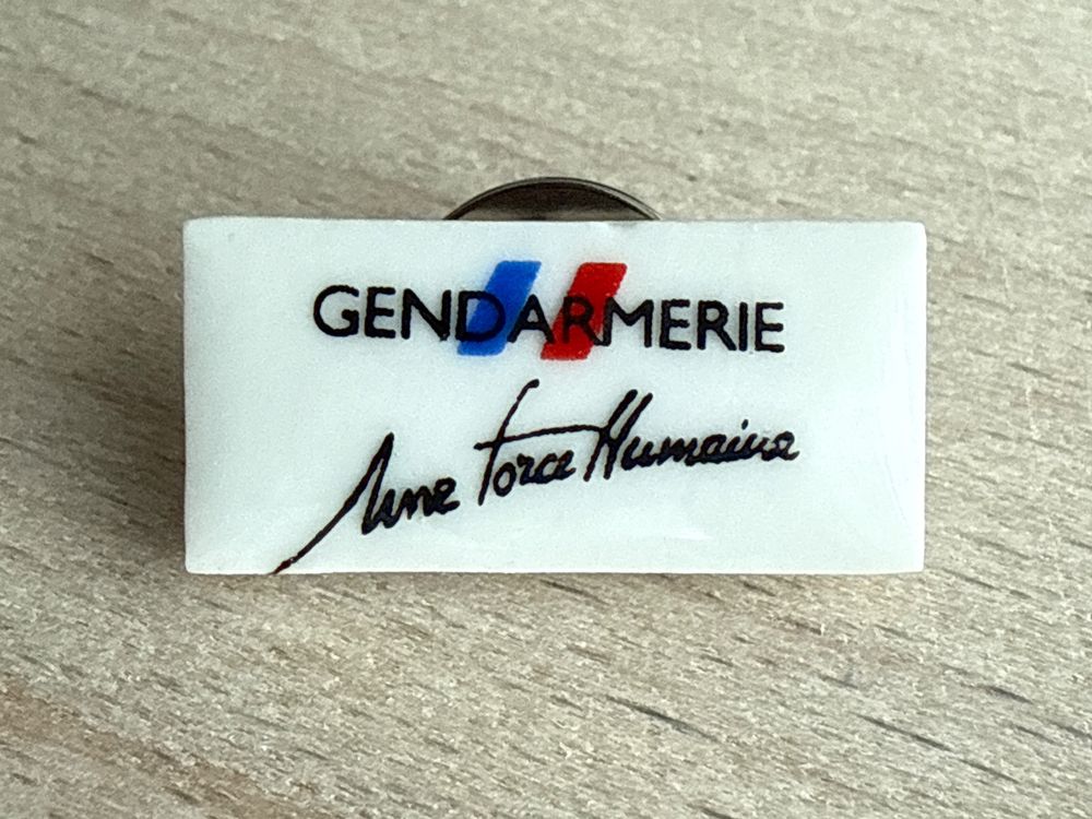 Pin Gendarmerie "Une Force Humaine" (Gebraucht) in Glattbrugg für CHF 1 ...