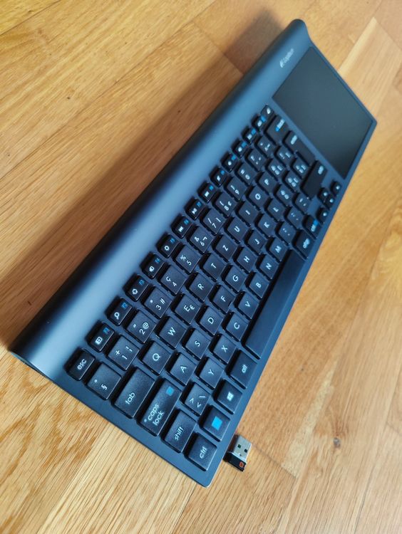 Logitech Wireless All-in-One Tastatur TK820 // CH-Layout (Gebraucht) in ...