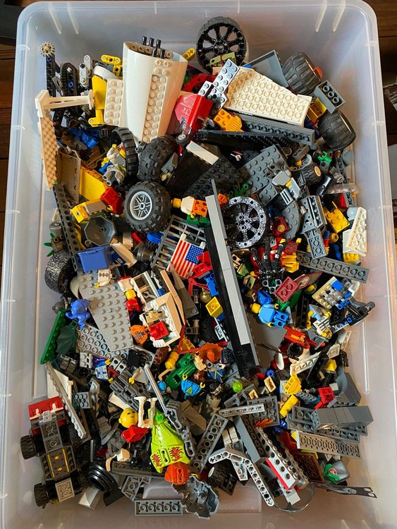Über 10kg Lego unsortiert mit Figuren (Gebraucht) in Schlatt TG für CHF ...