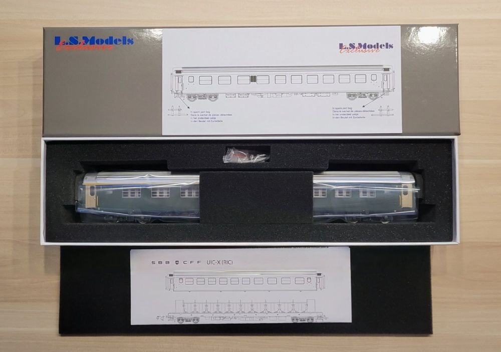 LS Models 9727 SBB CFF FFS UIC-X RIC Personenwagen ABm H0 DC (Neu und originalverpackt) in ...
