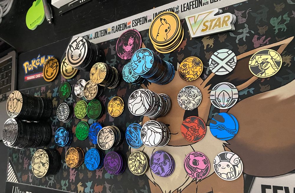 Pokemon Coins - Mew Mewtwo Lucario Pikachu Vulnona Rayquaza (Neu ...