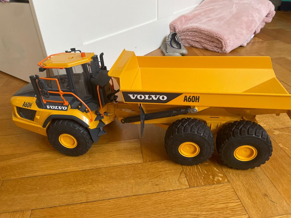 Muldenkipper Volvo von Bruder (Gebraucht) in basel für CHF 10 – nur ...