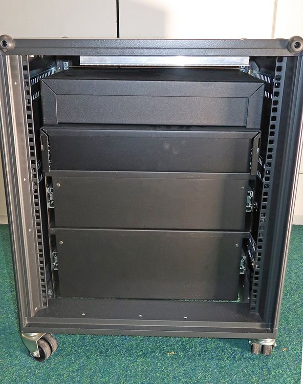 19 Zoll Rack schwarz auf Rollen mit 4 Schubladen | Kaufen auf Ricardo