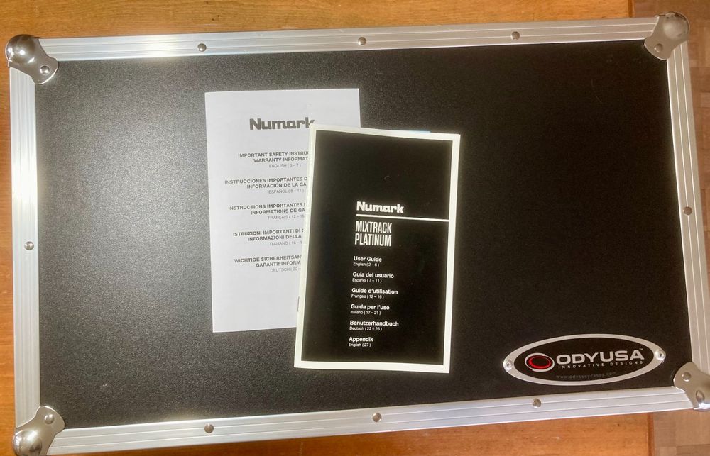 Numark Mixtrack Platinum im Flight Case und mit Decksaver (Gebraucht ...