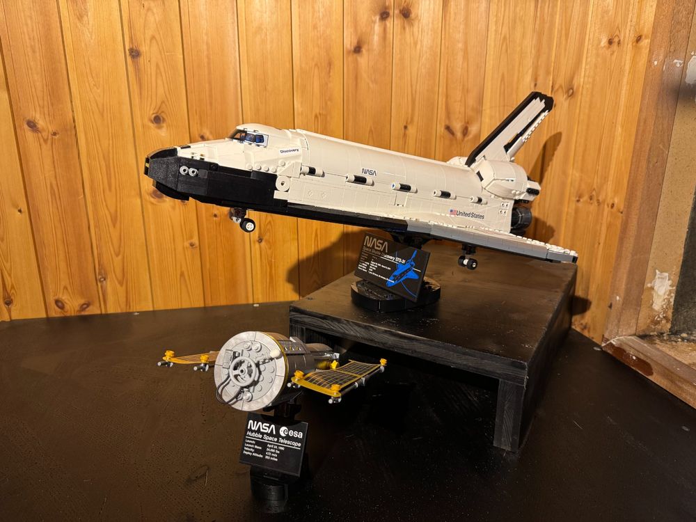 Lego Space Shuttle Discovery 10283 inkl. Hubble Teleskop (Gebraucht) in ...