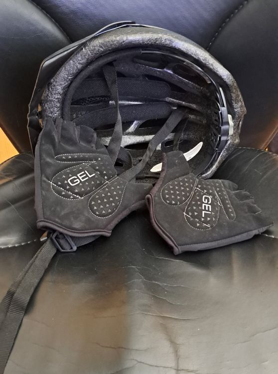Fahrrad Helm s/m und neue Handschuhe GEL (Gebraucht) in Schlieren für CHF 12 – nur Abholung auf ...