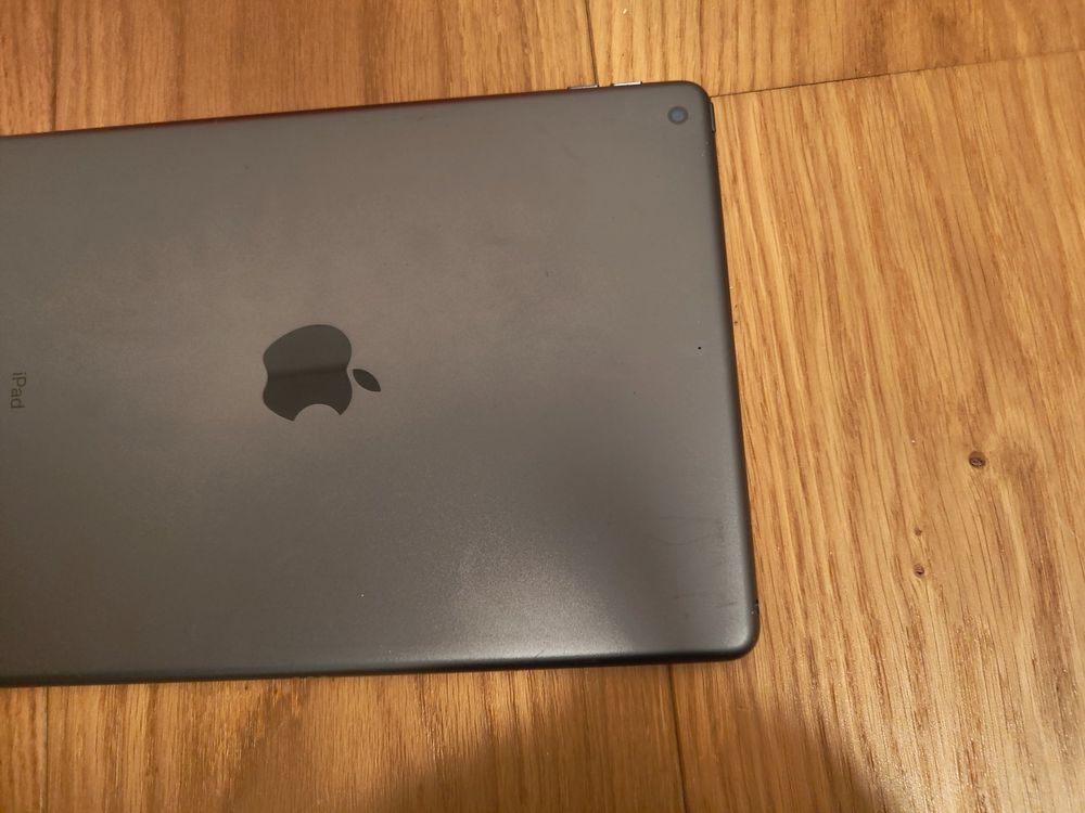 iPad 7 très bon état, ne démarre plus (Défectueux) à Savigny pour CHF ...