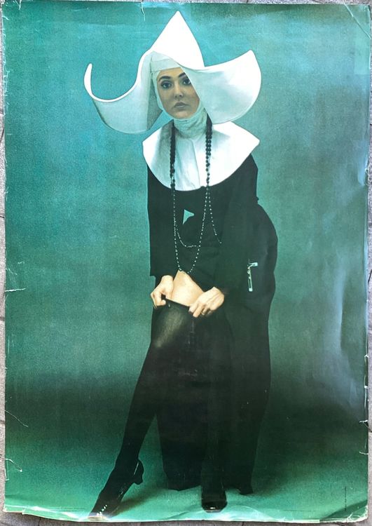 Grosse Nonne Plakat (Gebraucht) in Root für CHF 50 – mit Lieferung auf ...