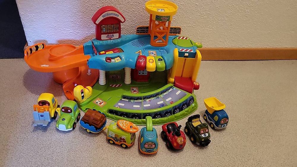 Vtech Garage mit Autos gutem Zustand (Gebraucht) in Knonau für CHF 28 ...