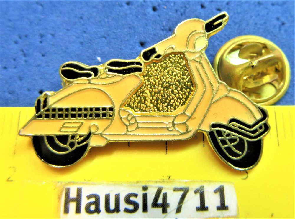 VESPA ROLLER SCOOTER PIN (Gebraucht) in Ettingen für CHF 0.4 – mit ...