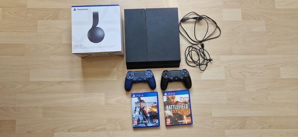 Sony Playstation 4 , 2 Controller + Headset & Games (Gebraucht) in Felben-Wellhausen für CHF 81 ...