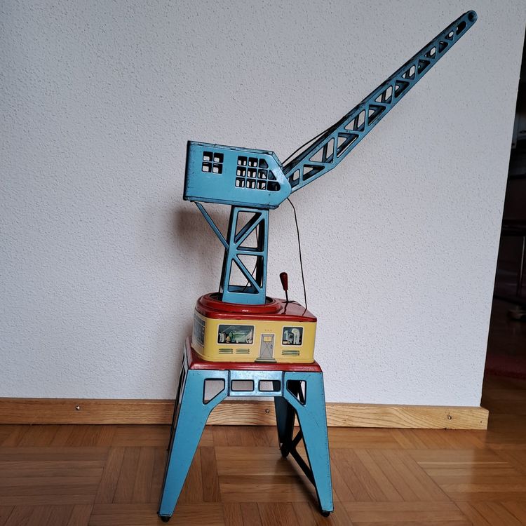 Blechkran mit Uhrwerkantrieb, N.B.N. (Defekt) in Suhr für CHF 5 – mit Lieferung auf Ricardo kaufen