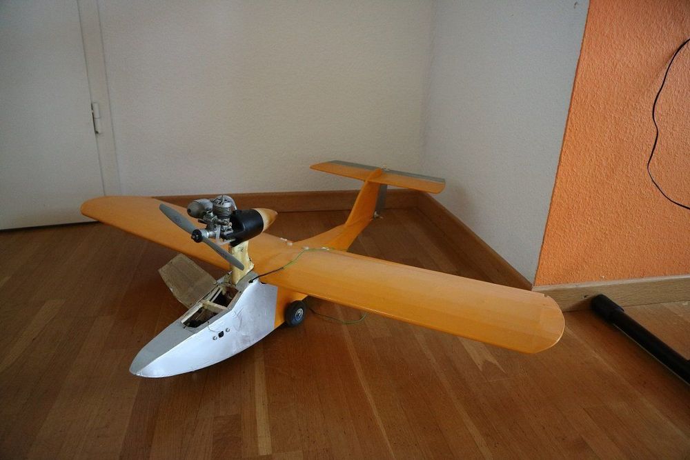 RC Modellflugzeug gelb, Eigenbau, inkl. Motor (Gebraucht) in Zuzwil für ...
