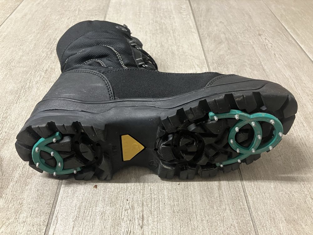 Scarponi da neve con chiodi in ferro attivabili | Kaufen auf Ricardo