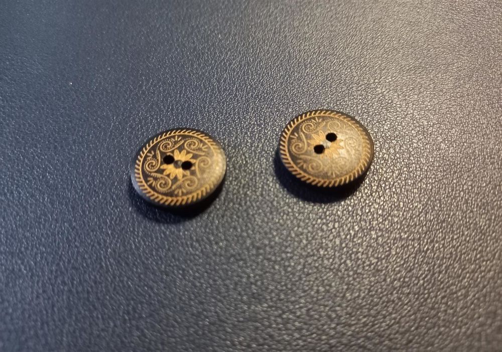 200x Runder Knopf aus Holz - Bouton couture en bois (Neu (gemäss ...