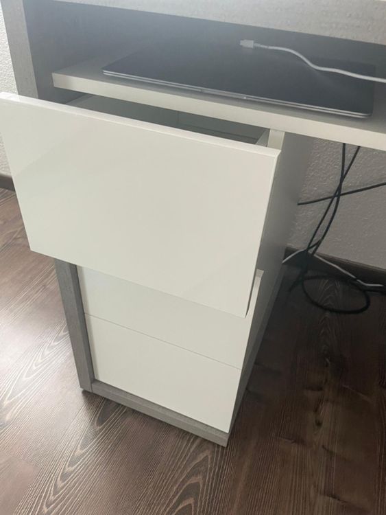 Neuwertiges Pult mit 3 Schubladen | Kaufen auf Ricardo