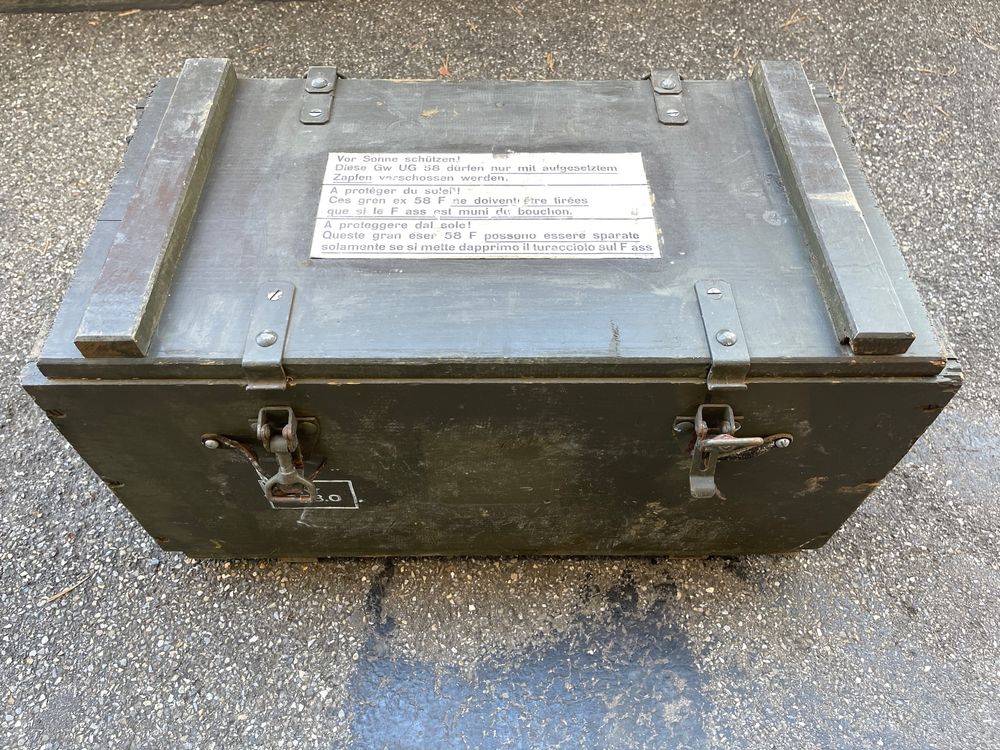 Militär Kiste zu UG 58 (Gebraucht) in Rumlikon für CHF 1 – nur Abholung ...