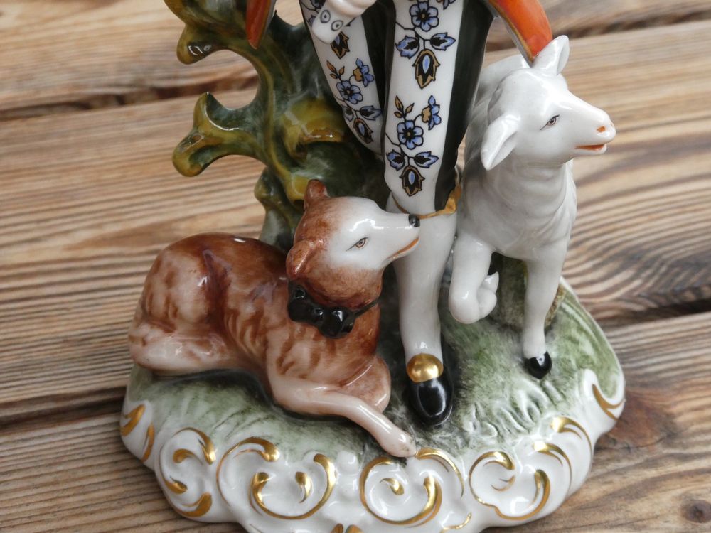 Porzellanfigur Schafhirt mit Dudelsack, Hund + Schaf (Gebraucht) in ...