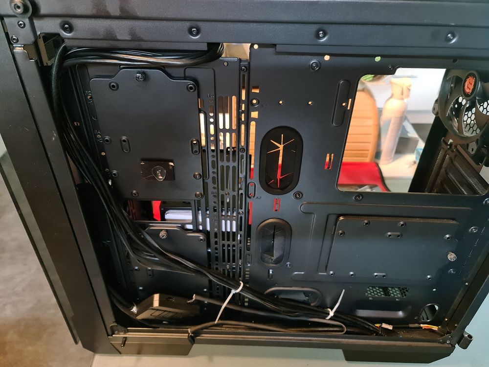 Thermaltake View 71 TG - Big Tower - RGB - Tempered Glass 💻 (Gebraucht ...