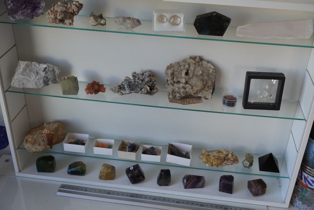 Vitrine voller Mineralien-Fossilien - Gemischt (Neu und originalverpackt) in Eschenbach SG für ...