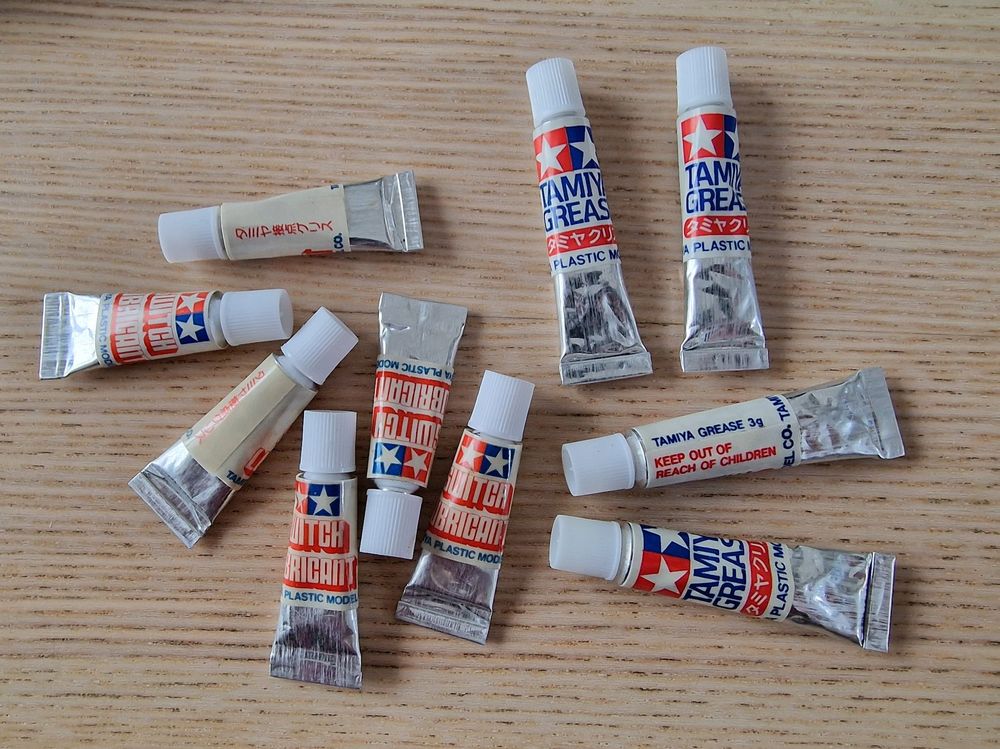 6 x Tamiya Switch Lubricant und 4 x Tamiya Grease (Neu und ...