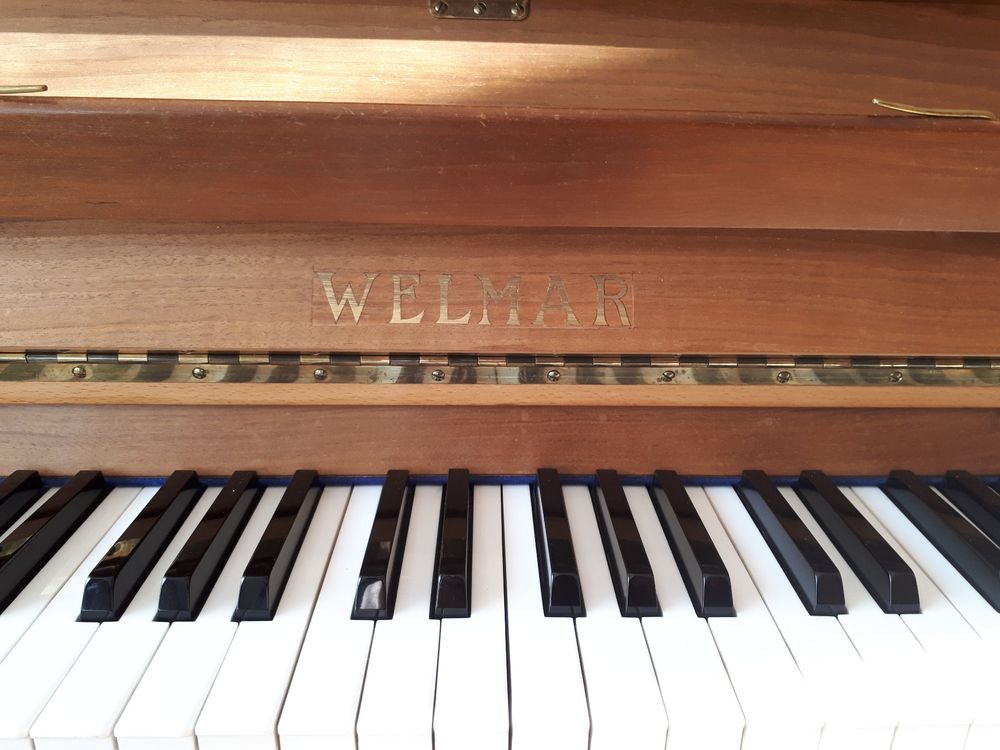 Klavier mit Klavierhocker, Welmar 1964 England (Gebraucht) in für CHF 10 – nur Abholung auf ...
