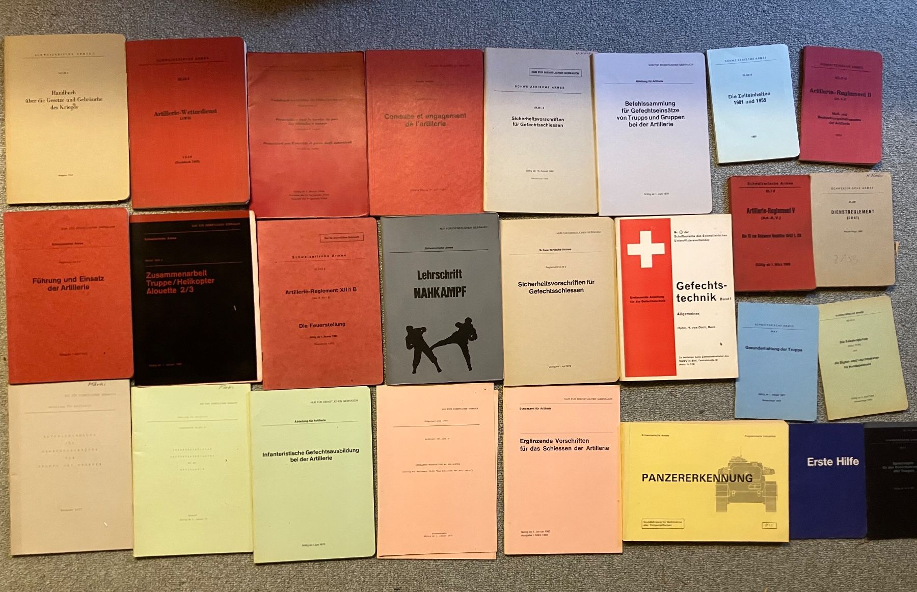 Konvolut Schweizer Armee Reglemente aus dem Kalten Krieg (Gebraucht) in ...
