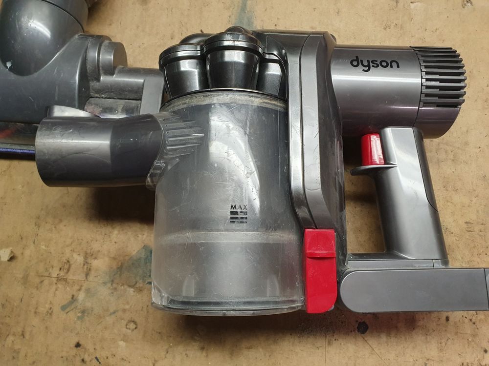 Dyson DC 45 Akkustaubsauger gebraucht (Defekt) in Reutigen für CHF 27 ...