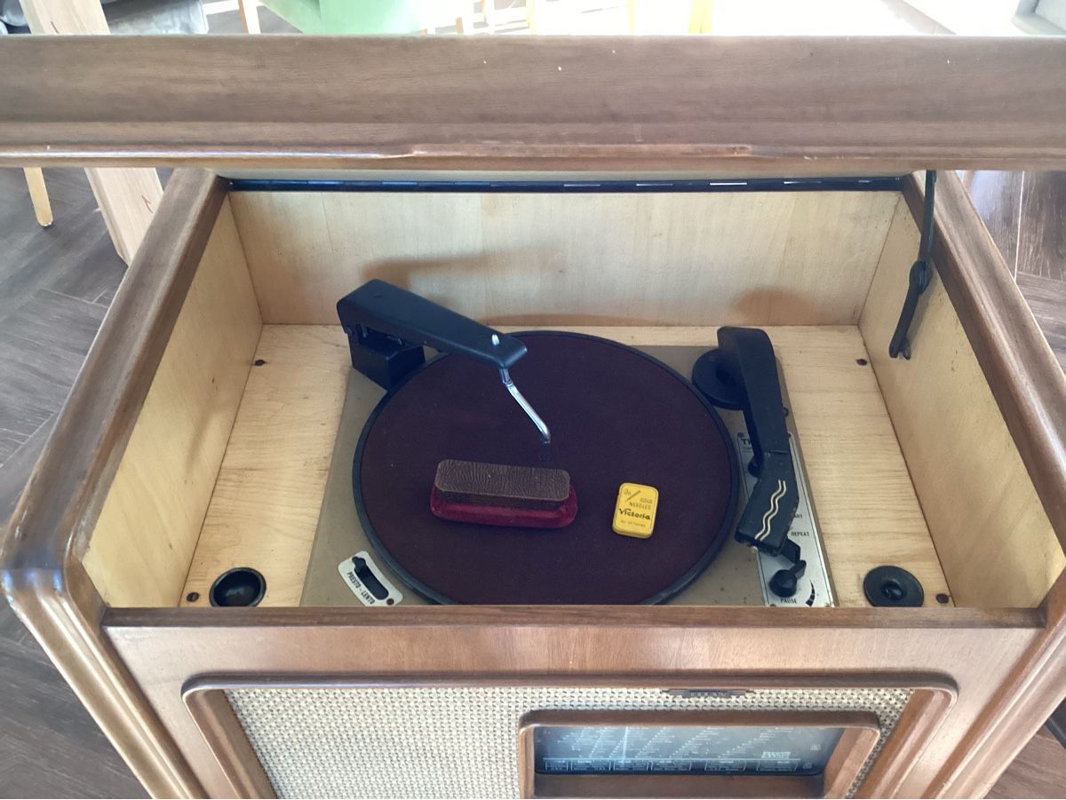 Vintage Röhren-Radio Marke Titan mit Thorens Plattenspieler (Gebraucht ...