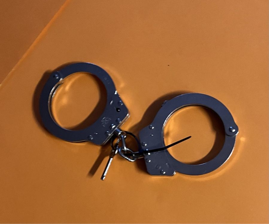 Metall Handschellen inkl Schlüssel (Sicherung) | Kaufen auf Ricardo