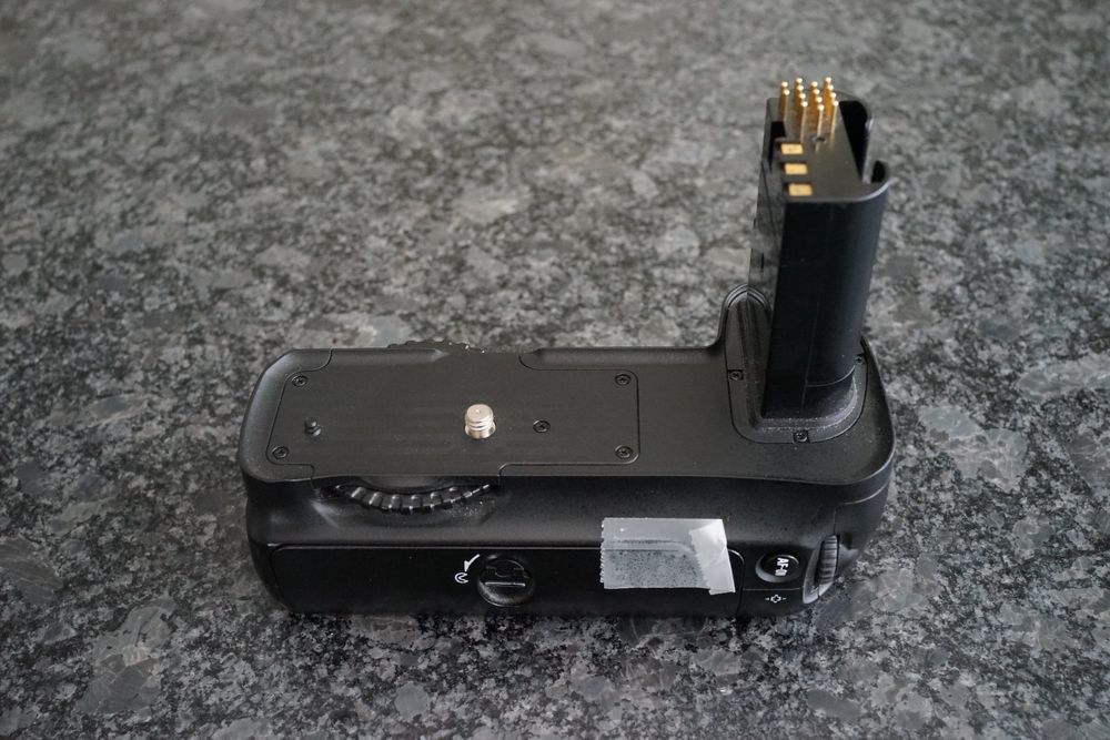 MB-D200 Multi Power Battery Pack | Kaufen auf Ricardo