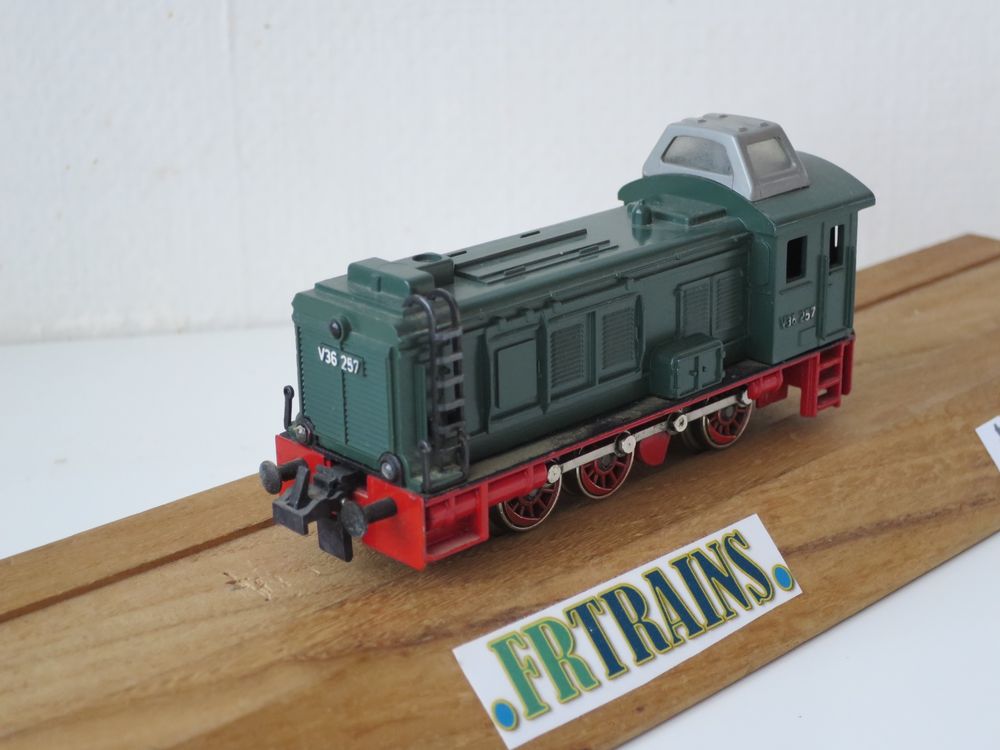TRIX EXPRESS 261 RANGIERLOK DIESEL V36 257 VERTE (D'occasion) à Gland ...