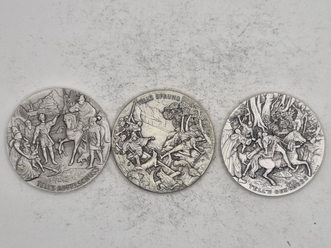 1.August Taler 1982-83-84 Lot 3 Stück (Neu und originalverpackt) in ...