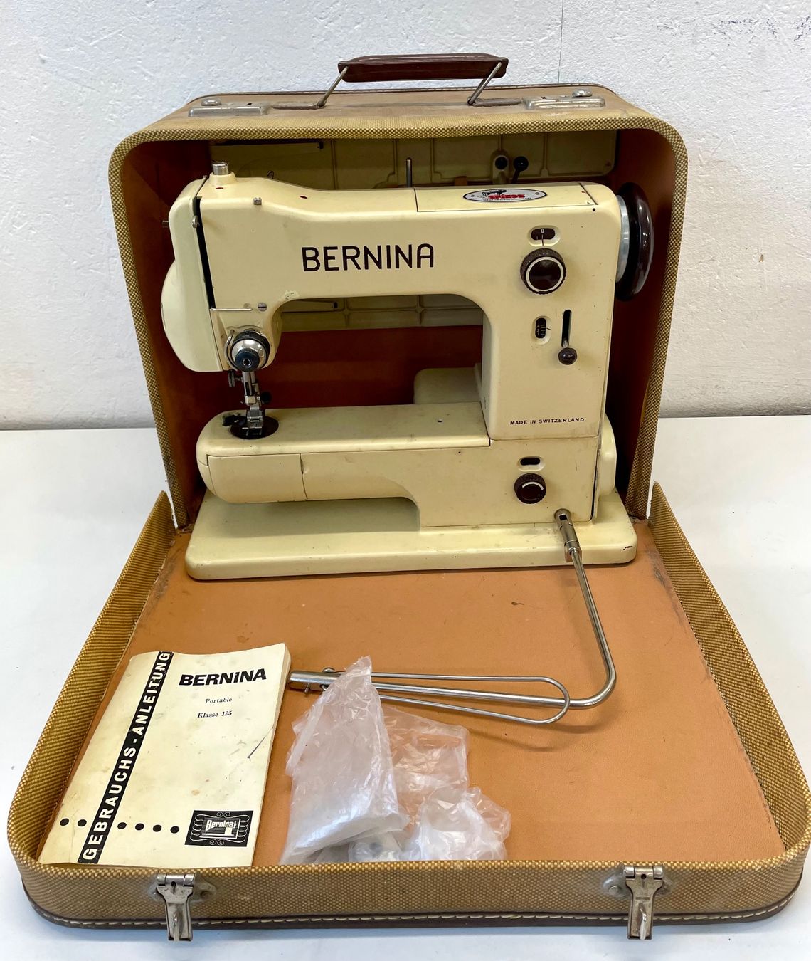 Nähmaschine Bernina 125, mit Koffer (vintage) (Defekt) in Niederdorf ...