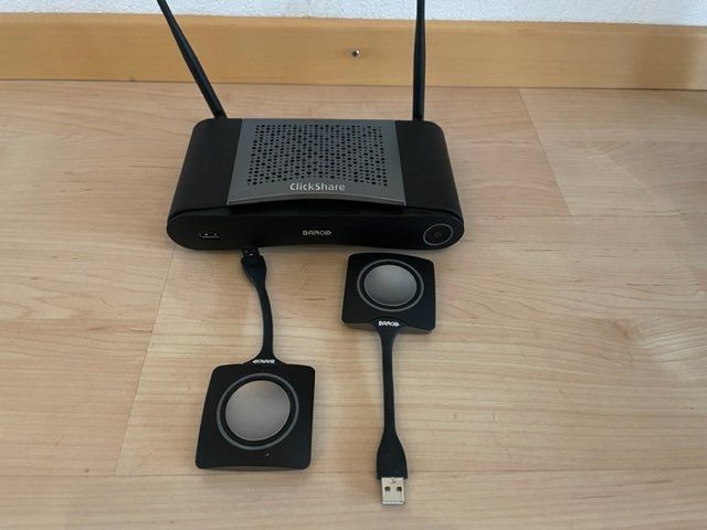 (KOPIE) Clickshare CSE 200 mit 2 USB Buttons (Gebraucht) in Kloten für ...