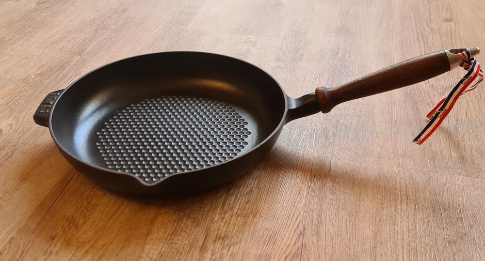 Wunderschne Staub Gusseisen Pfanne Bilder
