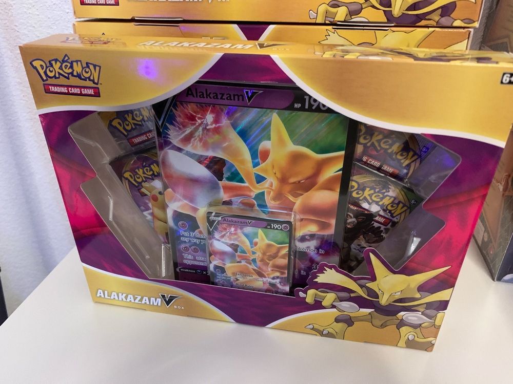 Pokémon Alakazam V Box (EN) (Neu und originalverpackt) in Lenzburg für ...