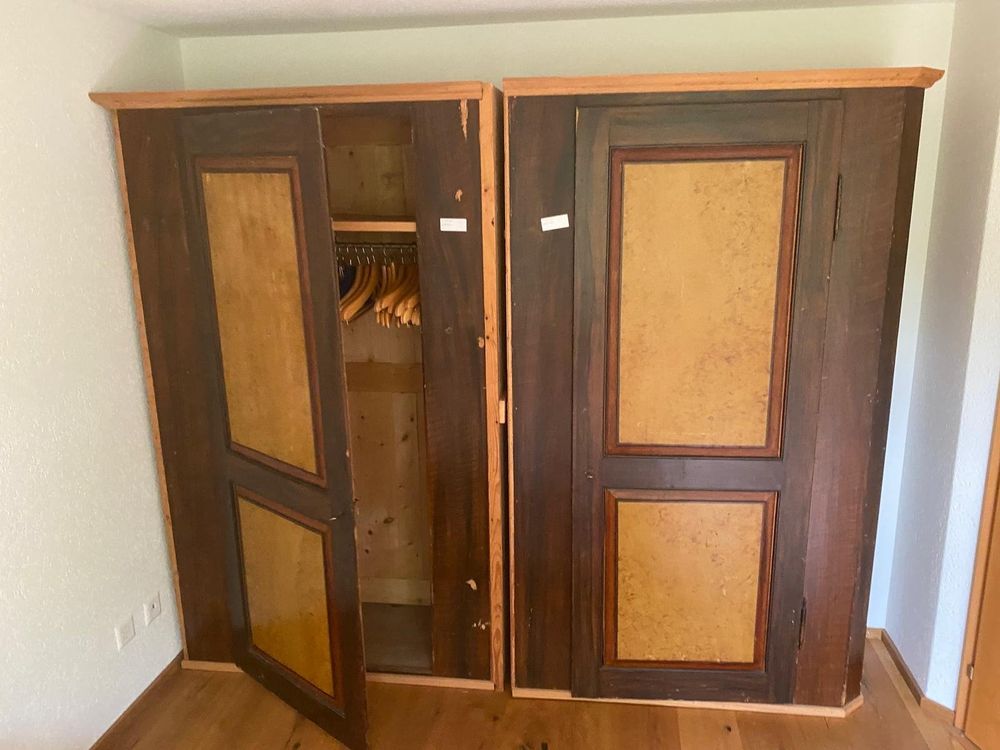 2 Schränke Massivholz für Hobbyraum + 100 CHF Transporthilfe (Gebraucht) in Goldau für CHF 1 ...