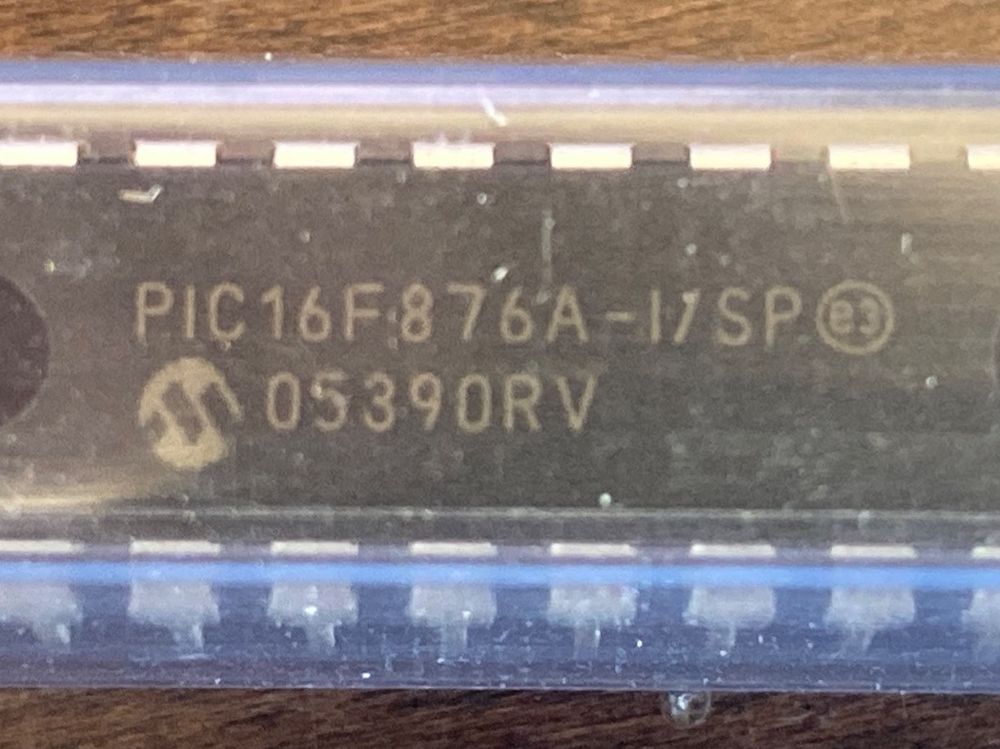 IC 2x PIC16F877A-I/P und 5x PIC16F876A-I/SP (Gebraucht) in Fislisbach für CHF 9 – mit Lieferung ...