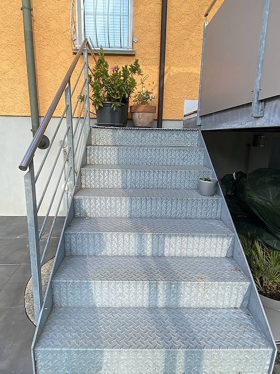 Treppe mit Edelstahlgeländer (Gebraucht) in St. Margrethen SG für CHF ...