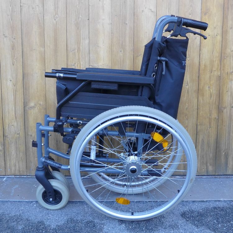 Rollstuhl Tomtar SB 43 cm, Zusatzbremsen, nur CHF 129 (Gebraucht) in Lengnau für CHF 129 – mit ...