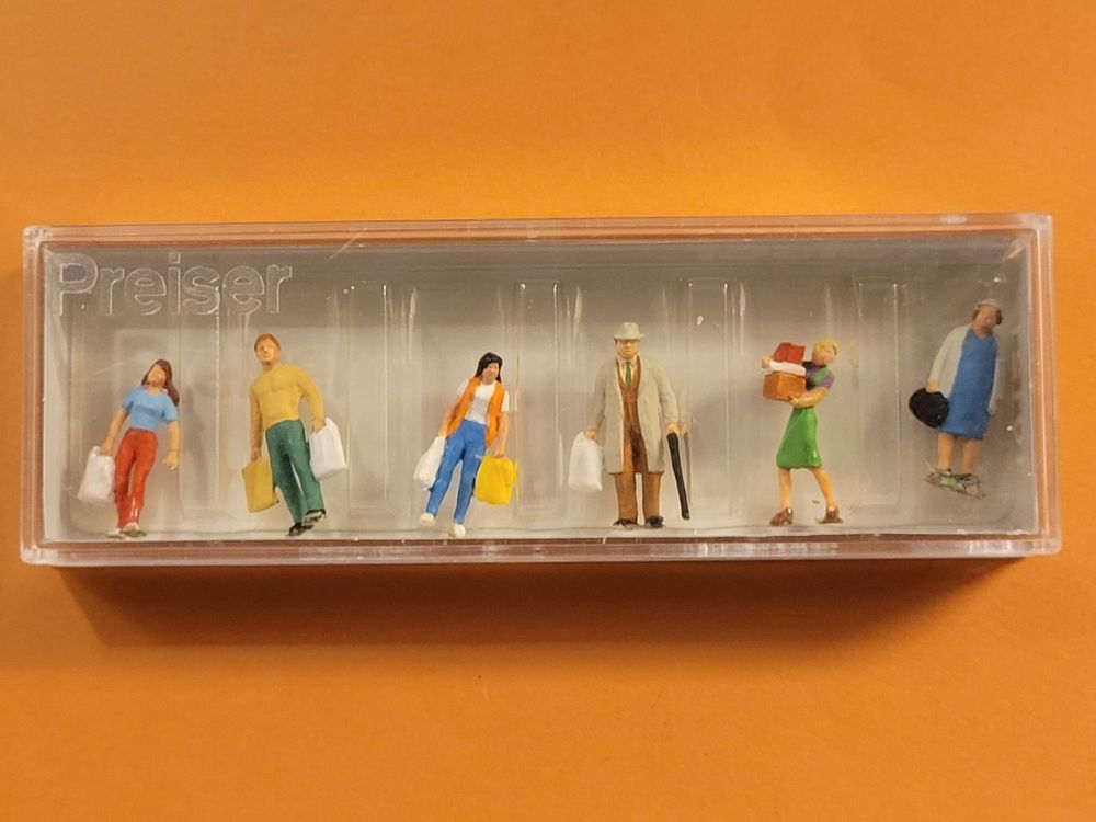 Preiser H0 - 10121 Einkaufende -Shopping (Gebraucht) in Payerne für CHF ...