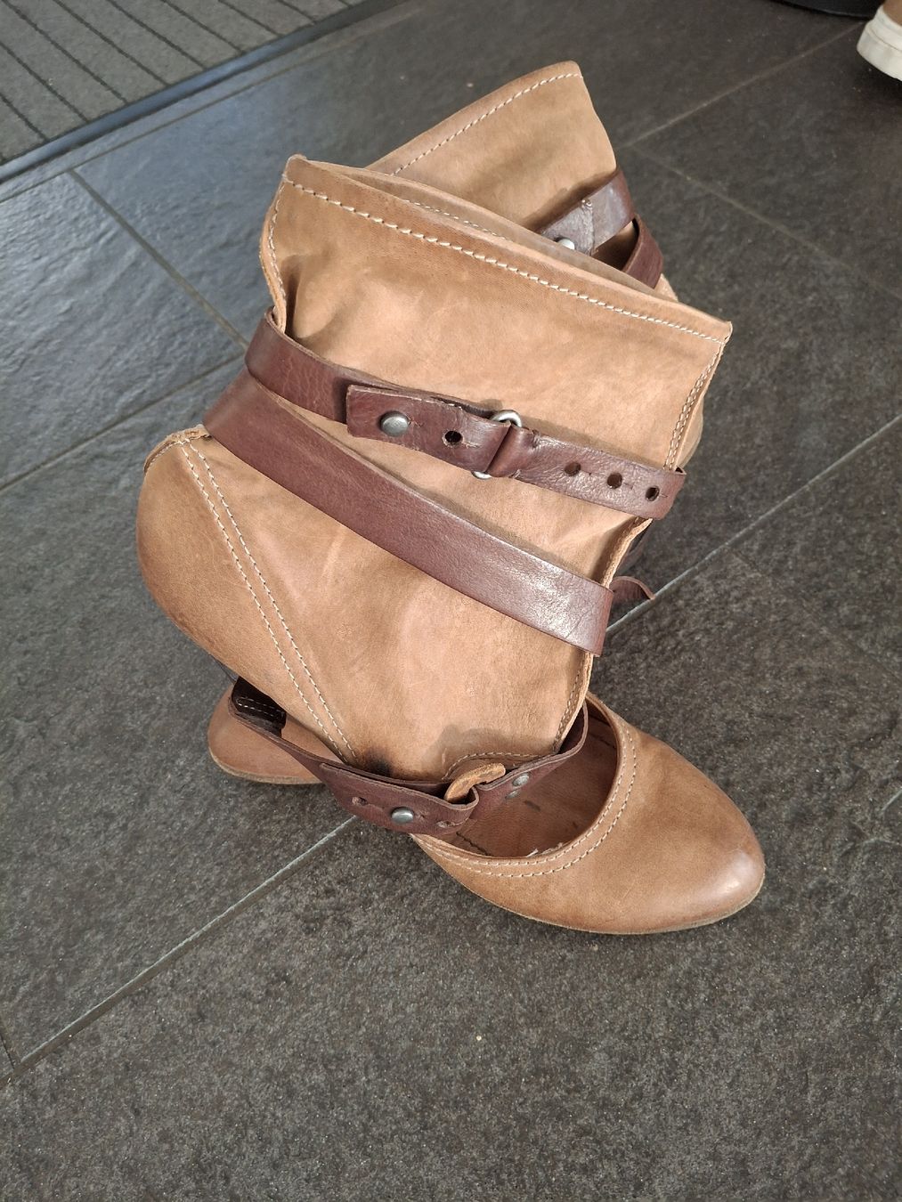 A.S. 98 Stiefeletten Pumps Gr 40 (Gebraucht) in Rumlikon für CHF 29 ...